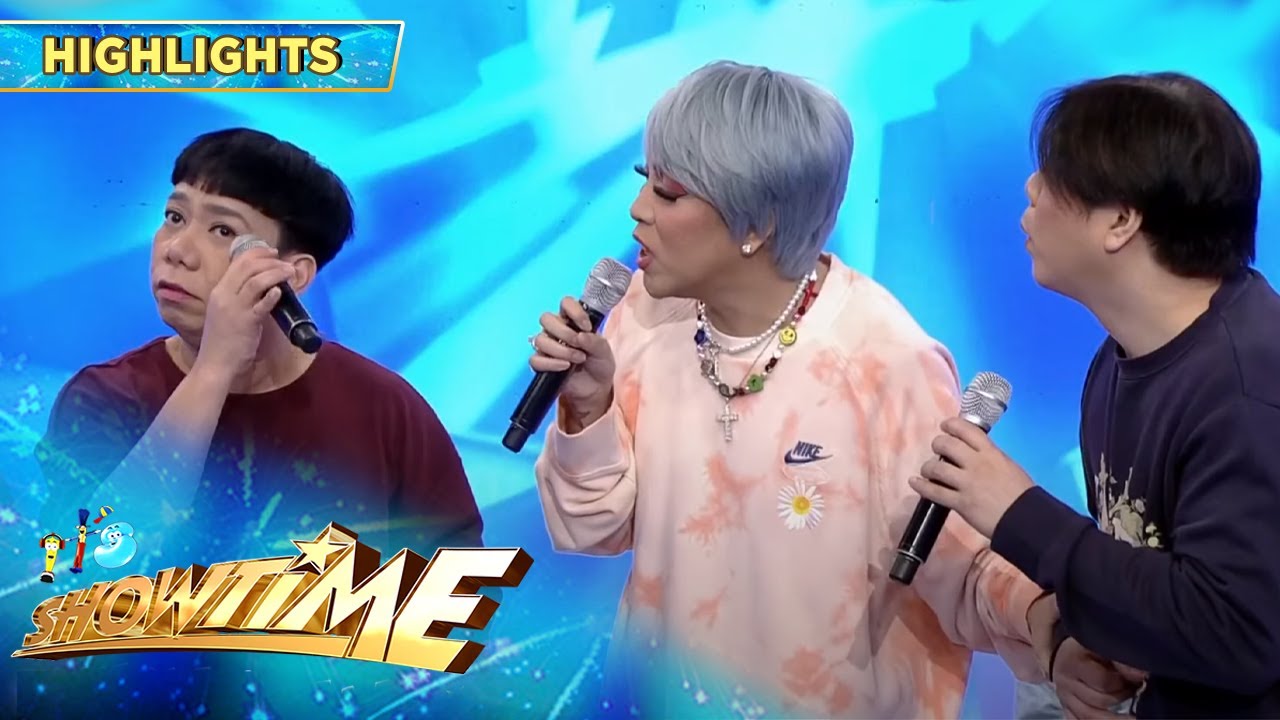 Vice Ganda teaches Lassy a unique way to use the mic | It's Showtime ...