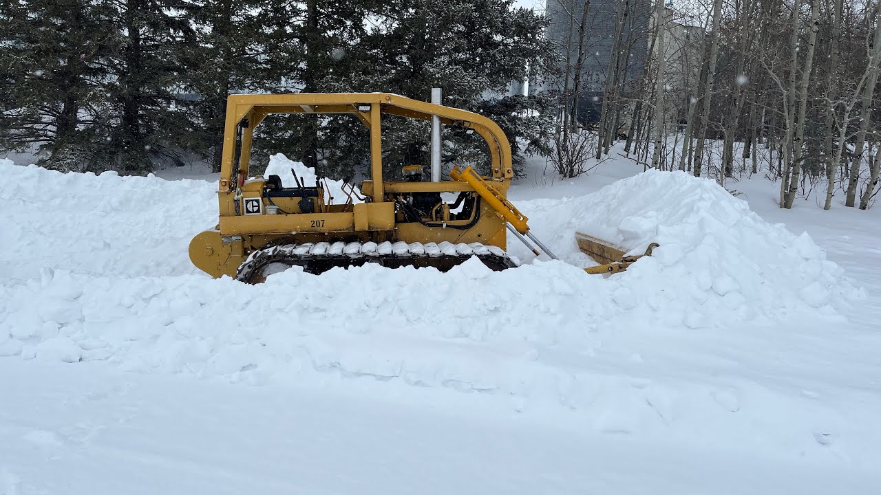 Caterpillar D4 Pushing Snow - YouTube