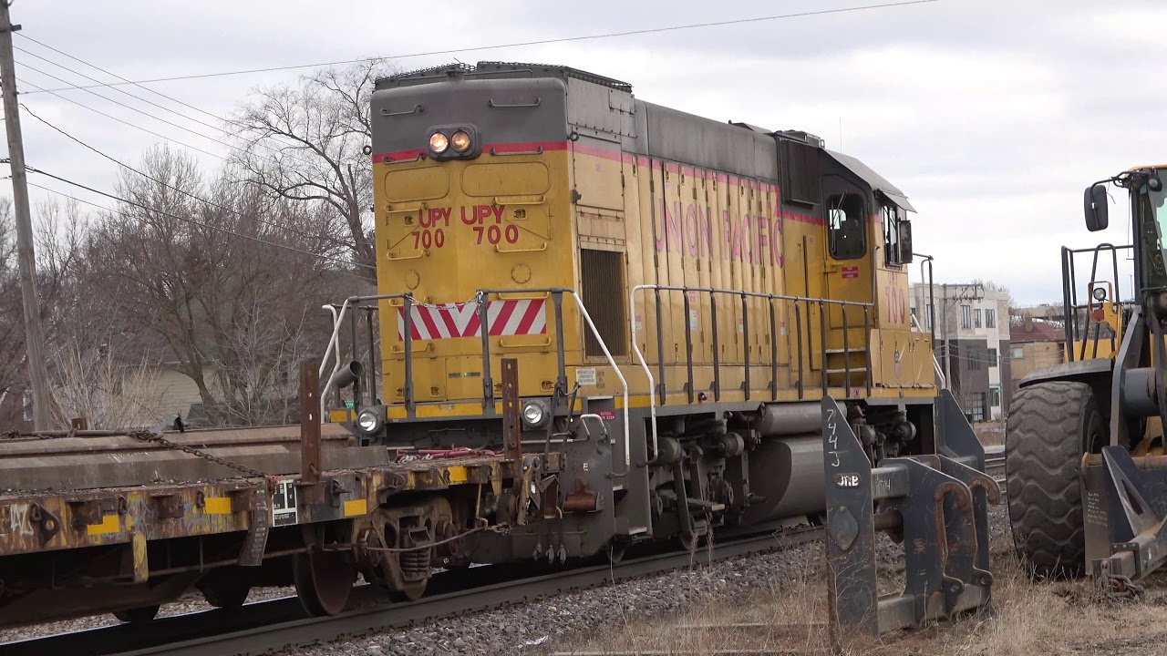 UPY# 700 With MoPac MOW Caboose #railfan - YouTube