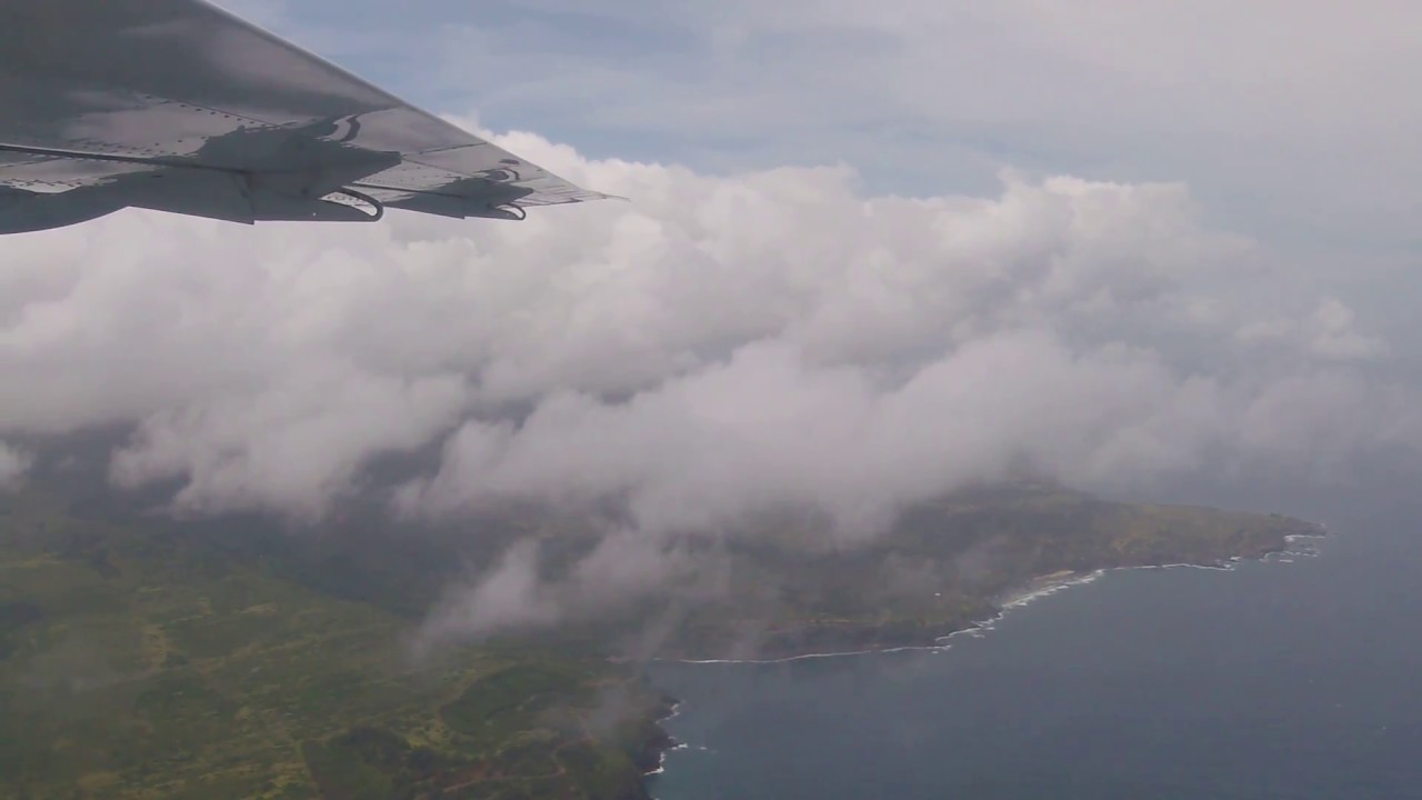 Flying over Northwest Maui and Landing at Kahului Airport (OGG) - YouTube