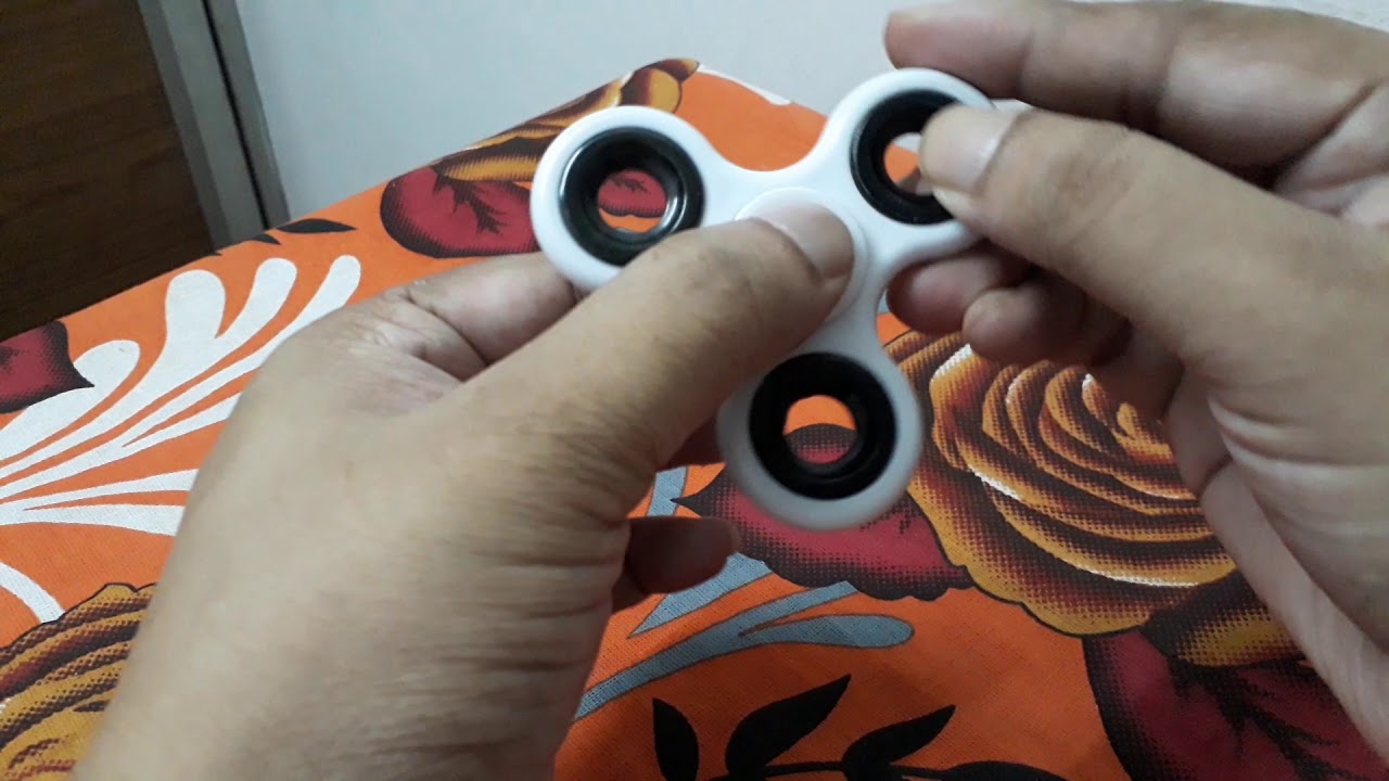 Fidget Spinner Trick 😉 Spinning using all the fingers & shift between ...