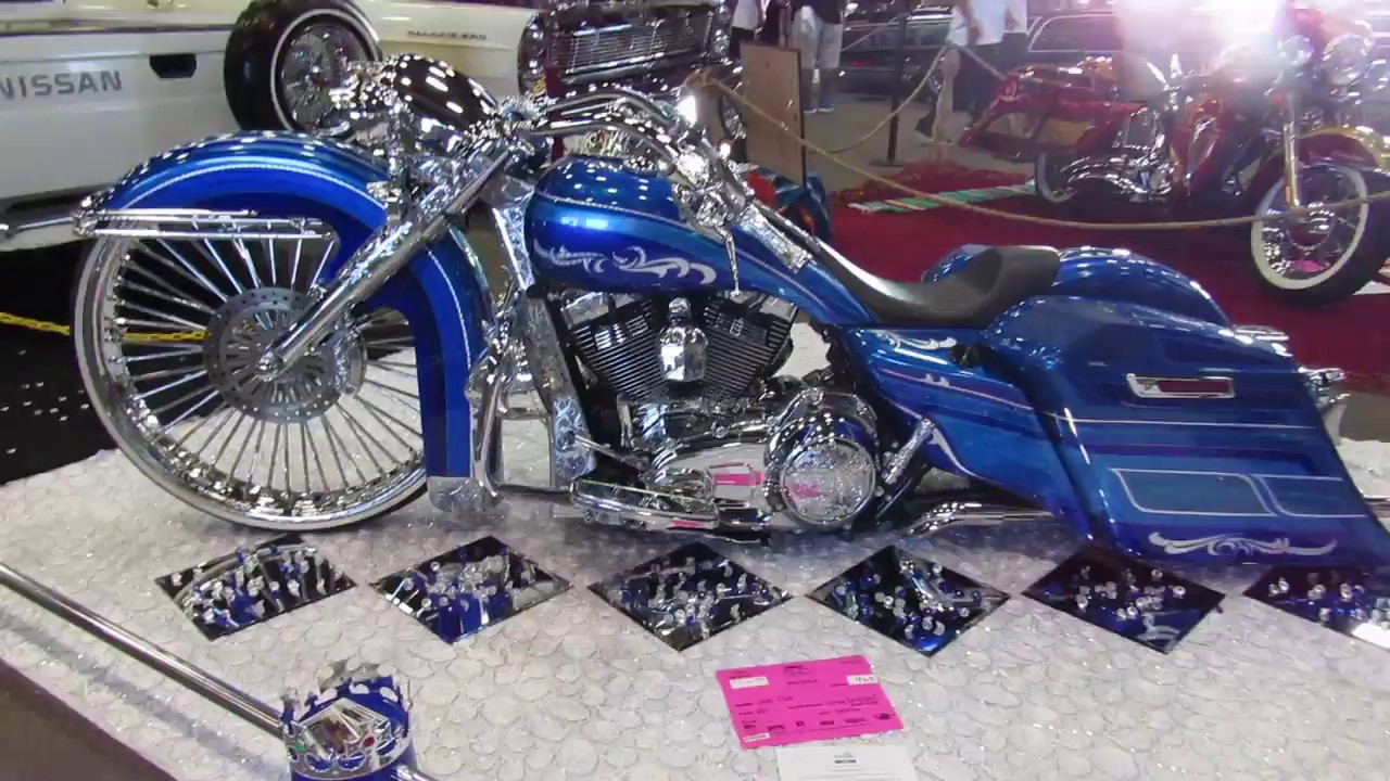 Bagger with a 30 inch Wheel and a custom made white stripe tire - YouTube