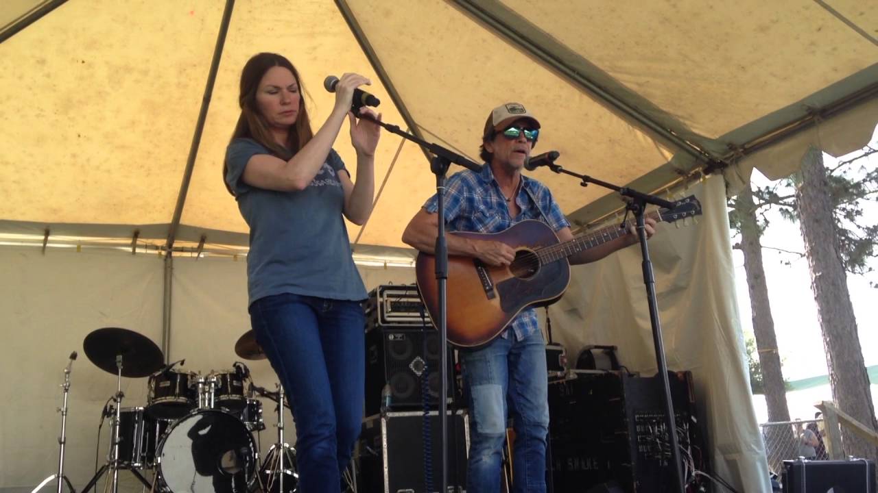 Sugarcane Jane performs "Sugar" - YouTube