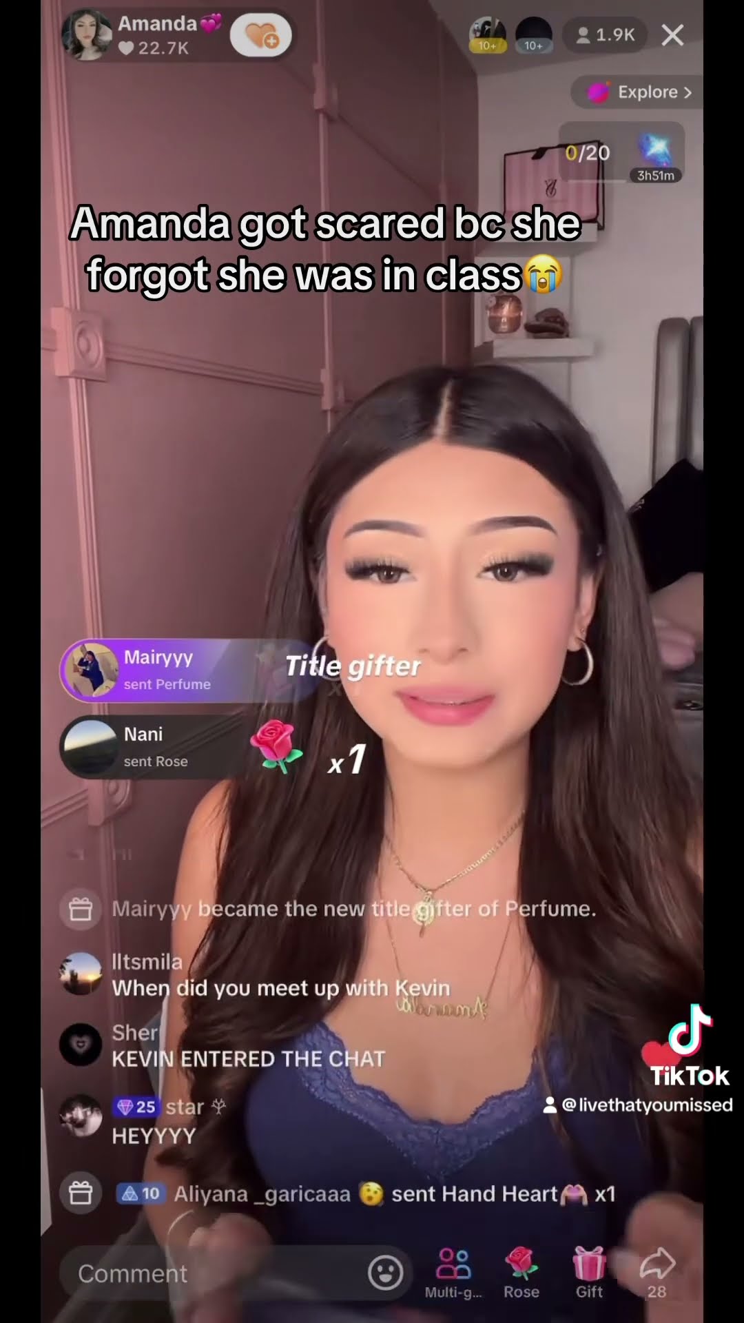 Amanda got scared bc she forgot she was in class 😭 #live - YouTube