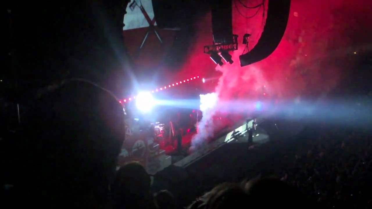 Roger Waters The Wall Concert - Beginning - YouTube