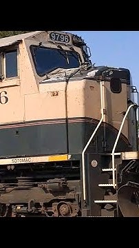 SD70MAC ejecutiva de la BNSF al norte - YouTube