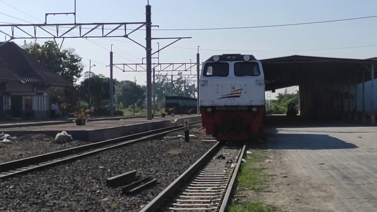 Kompilasi Kereta Api Stasiun BRAMBANAN KLATEN - YouTube