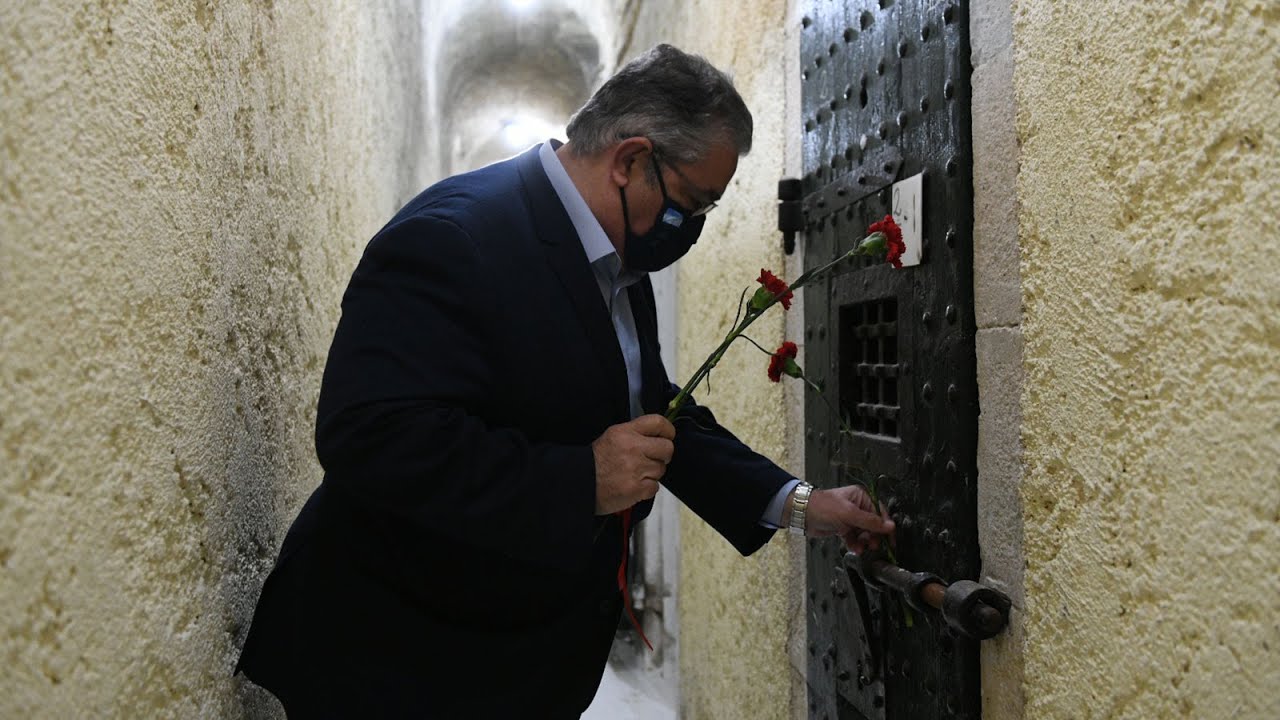 ΕΠΙΣΚΕΨΗ ΤΟΥ Δ. ΚΟΥΤΣΟΥΜΠΑ ΣΤΙΣ ΦΥΛΑΚΕΣ ΚΕΡΚΥΡΑΣ - YouTube