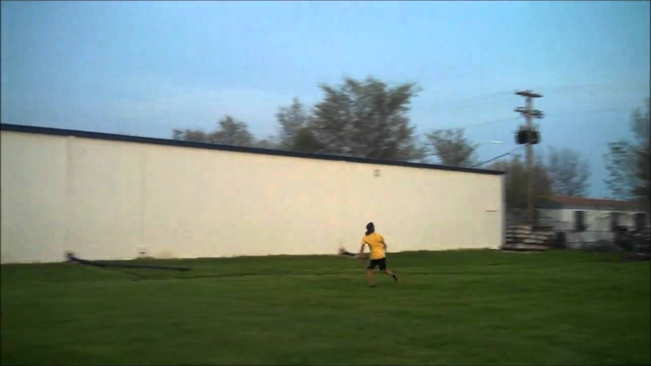 Full Service: frisbee huck - YouTube
