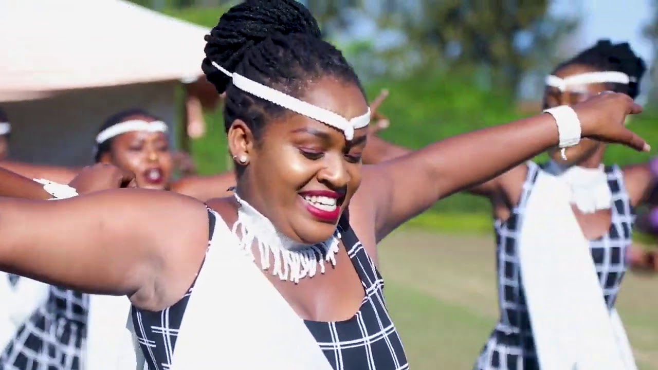 Danse traditionnelle rwandaise - YouTube
