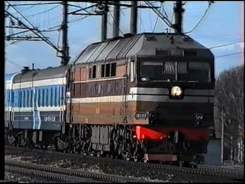 Электропоезд ЭР1-32 и тепловоз ТЭП70-0052 / ER1-32 EMU and TEP70-0052 ...