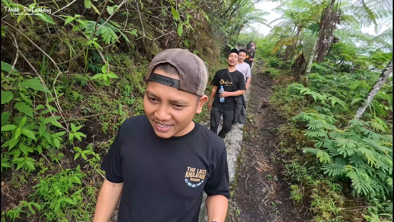 TENANG!! ADA JALUR OJEK UNTUK NAIK TURUN GUNUNG GALUNGGUNG - YouTube