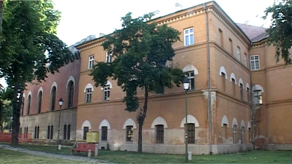 Castelul Huniade - YouTube