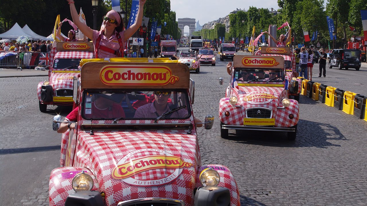 La minute du Tour #6 - Les Champs Elysées en 2CV Cochonou ! - YouTube