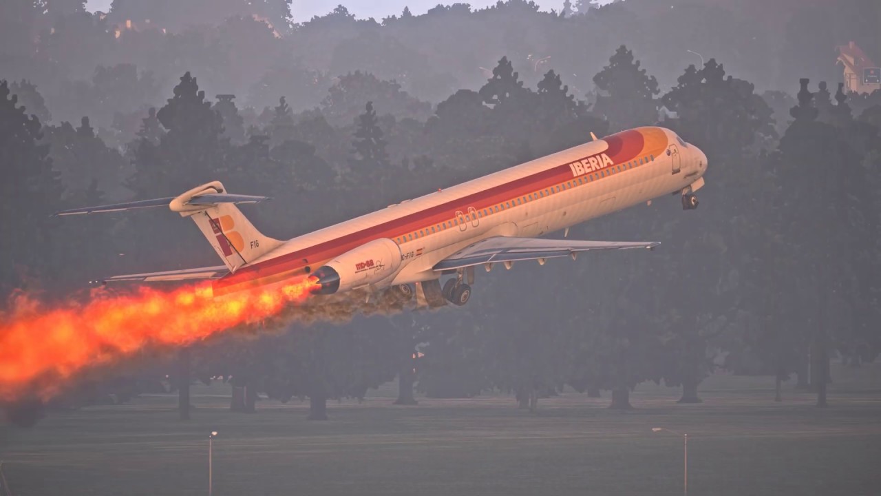 Iberia MD-82 Crash Portugal - YouTube