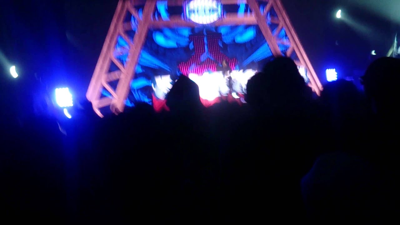 Angerfist Defqon 1 Chile 2015 - YouTube
