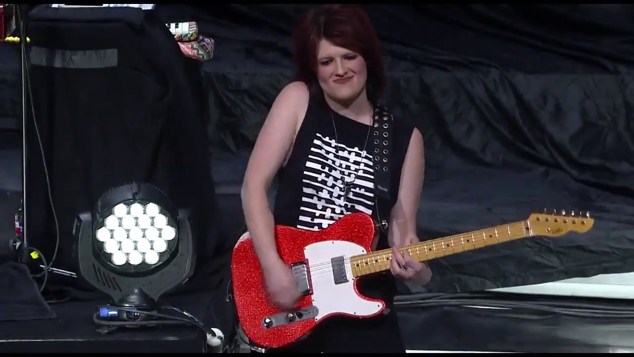 Cyndi Lauper TOUR BOOK Summer 2017 with Alex Nolan - YouTube