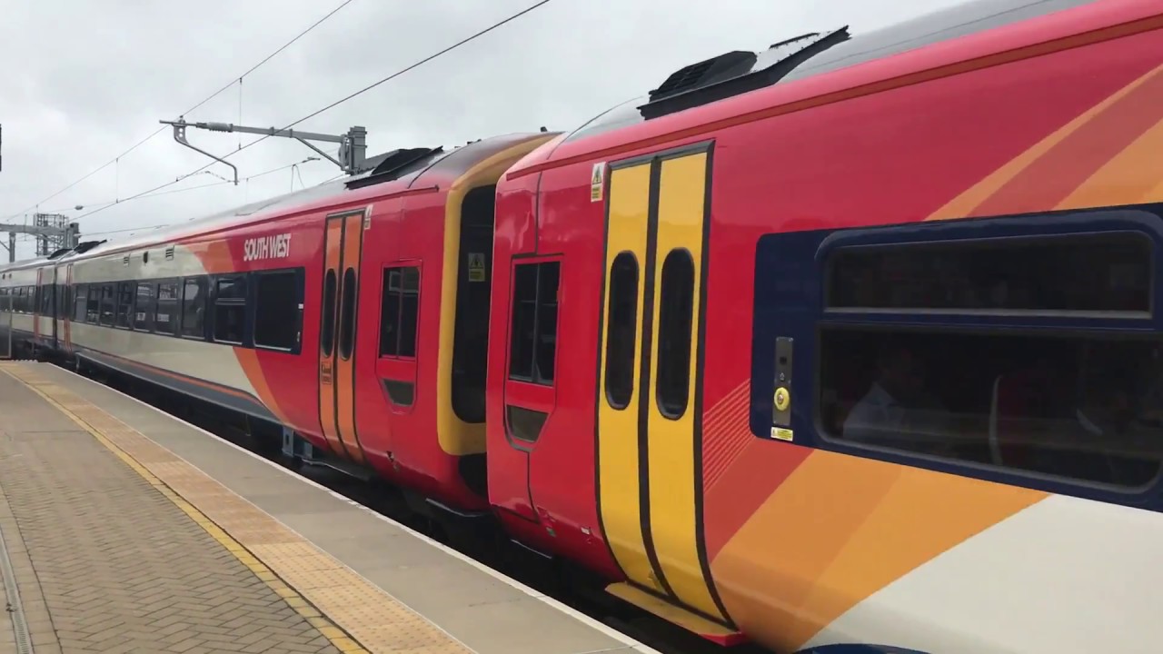 South West Trains Class 159 arrives at Reading during Waterloo Blockade ...