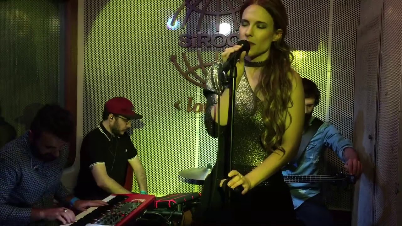 Nikki García - In The Morning - Live at Siroco - YouTube