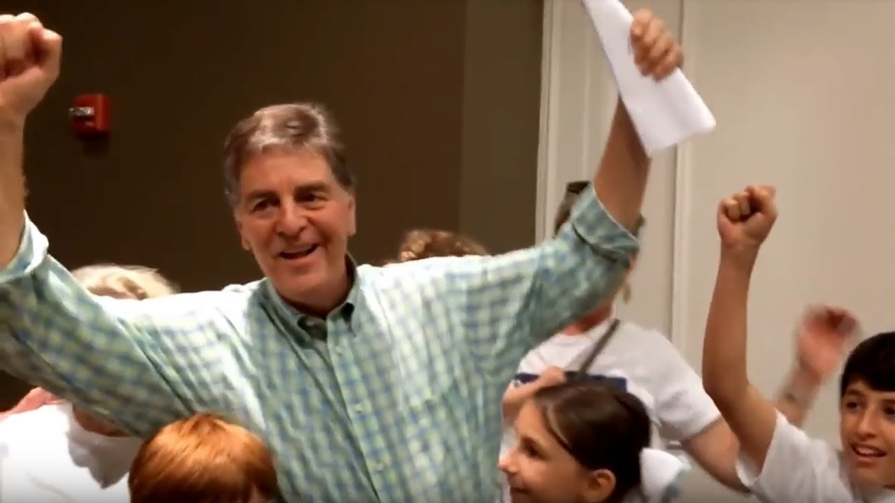Mayoral candidate 'Fofo' Gilich arrives victorious - YouTube