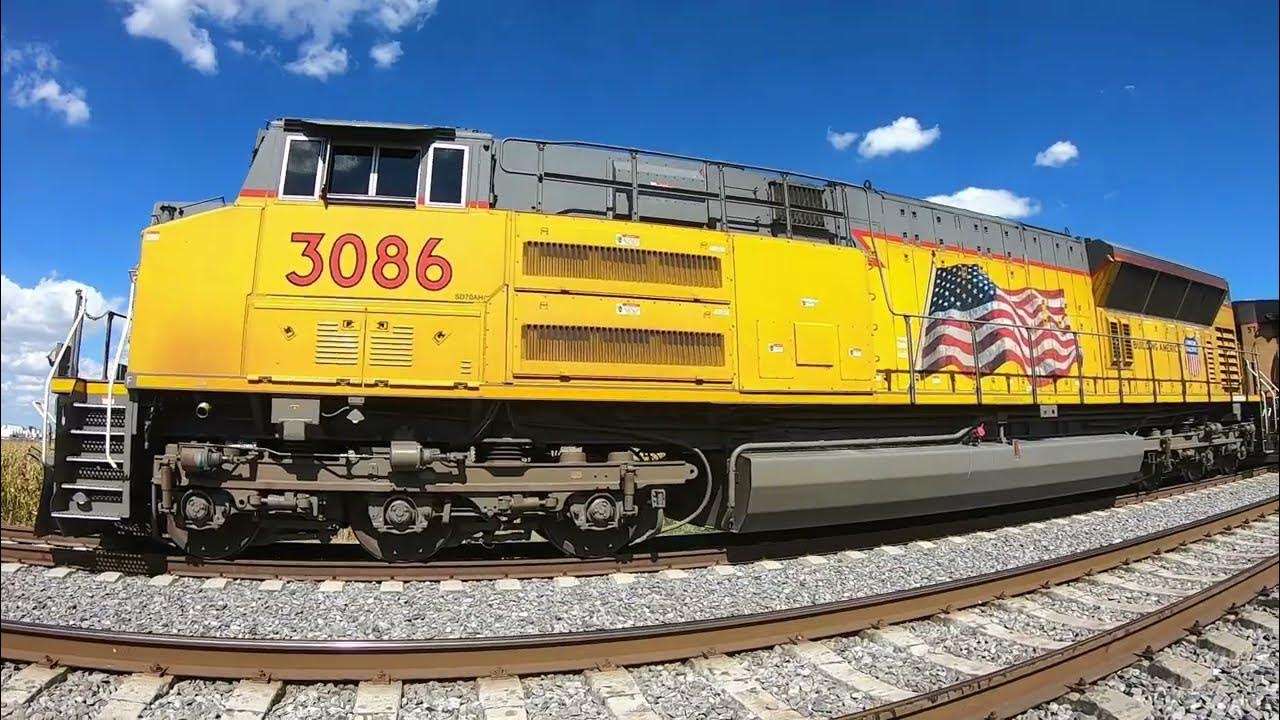 UP 3086 SD70ACe-T4 // Start up engine + sorprendente horn! - YouTube