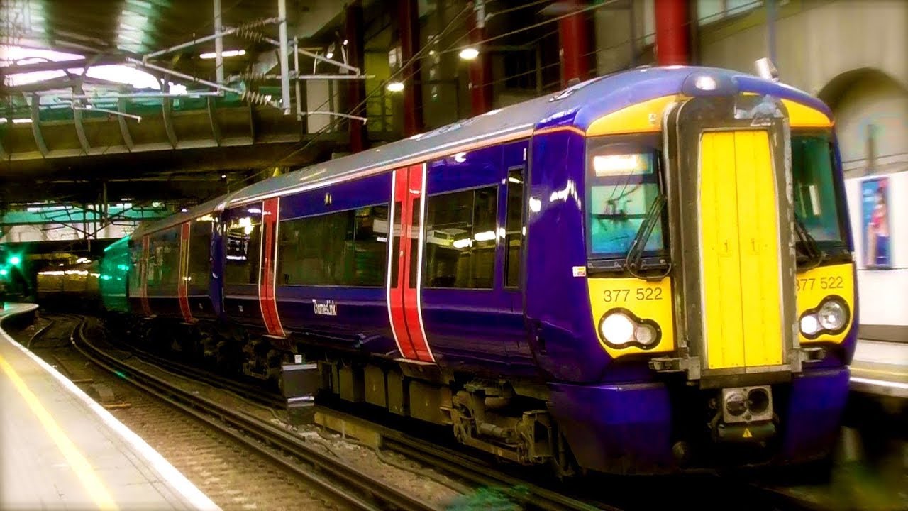 Thameslink Class 377/5s - 377522 + 377517 Departs Farringdon For ...