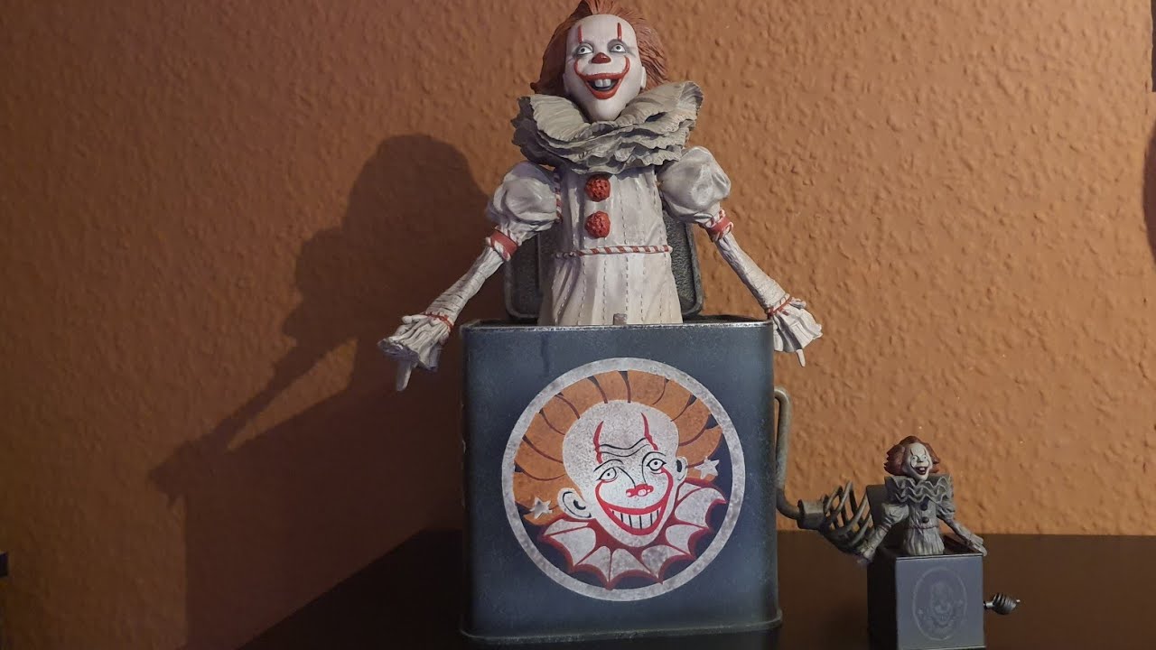 Diamond Select Pennywise in the Box Gallery Diorama Unboxing Review ...
