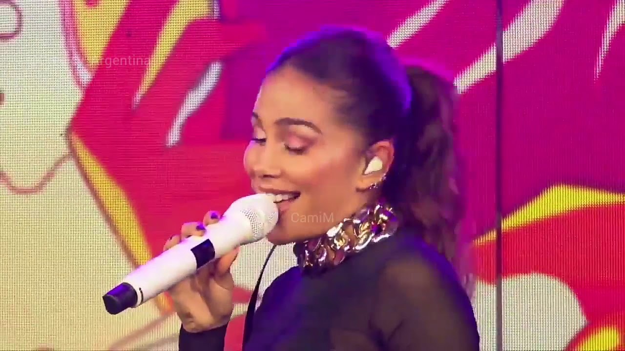Greeicy - Concierto Glasswing Jacuzzi en vivo - YouTube