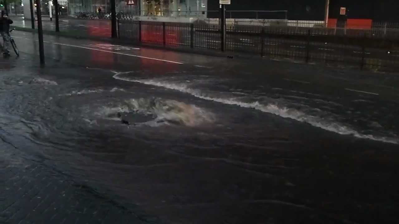 Overlopend riool in Eindhoven - YouTube