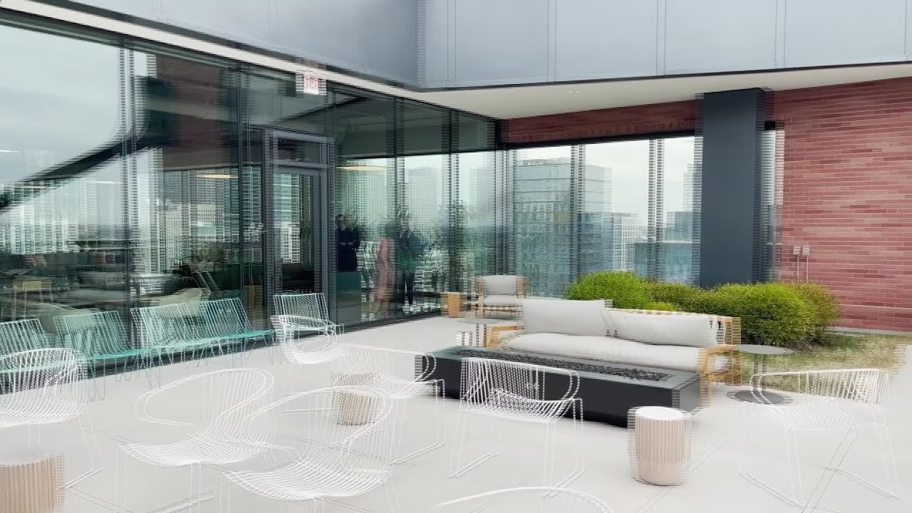 Chicago Scene at 800 Fulton Market - YouTube