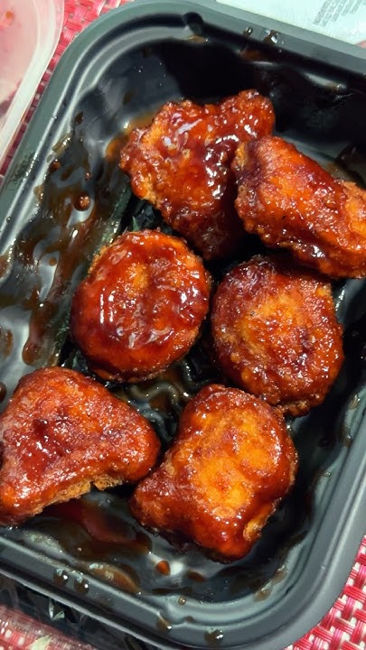 Wendy’s New Saucy Nuggs Honey BBQ - YouTube