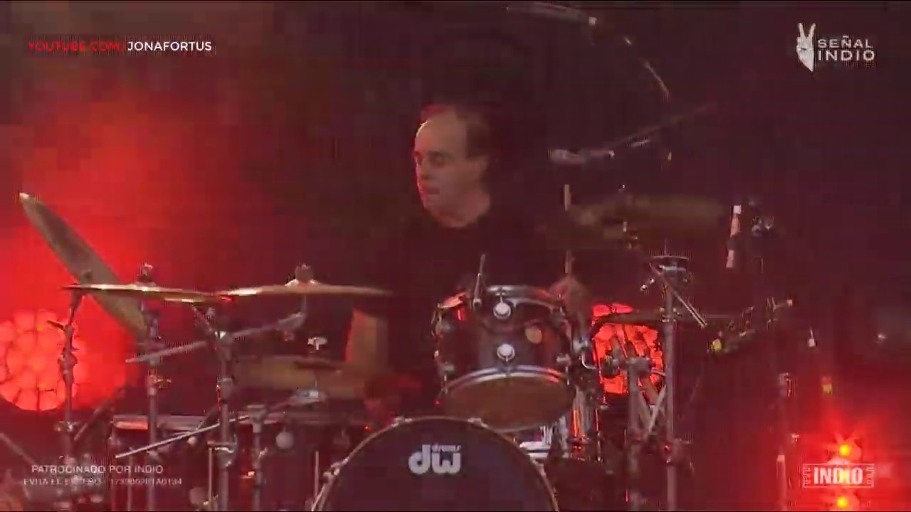 [HD] Mario Neta Cuarteto De Nos VIVE LATINO 2020 - YouTube