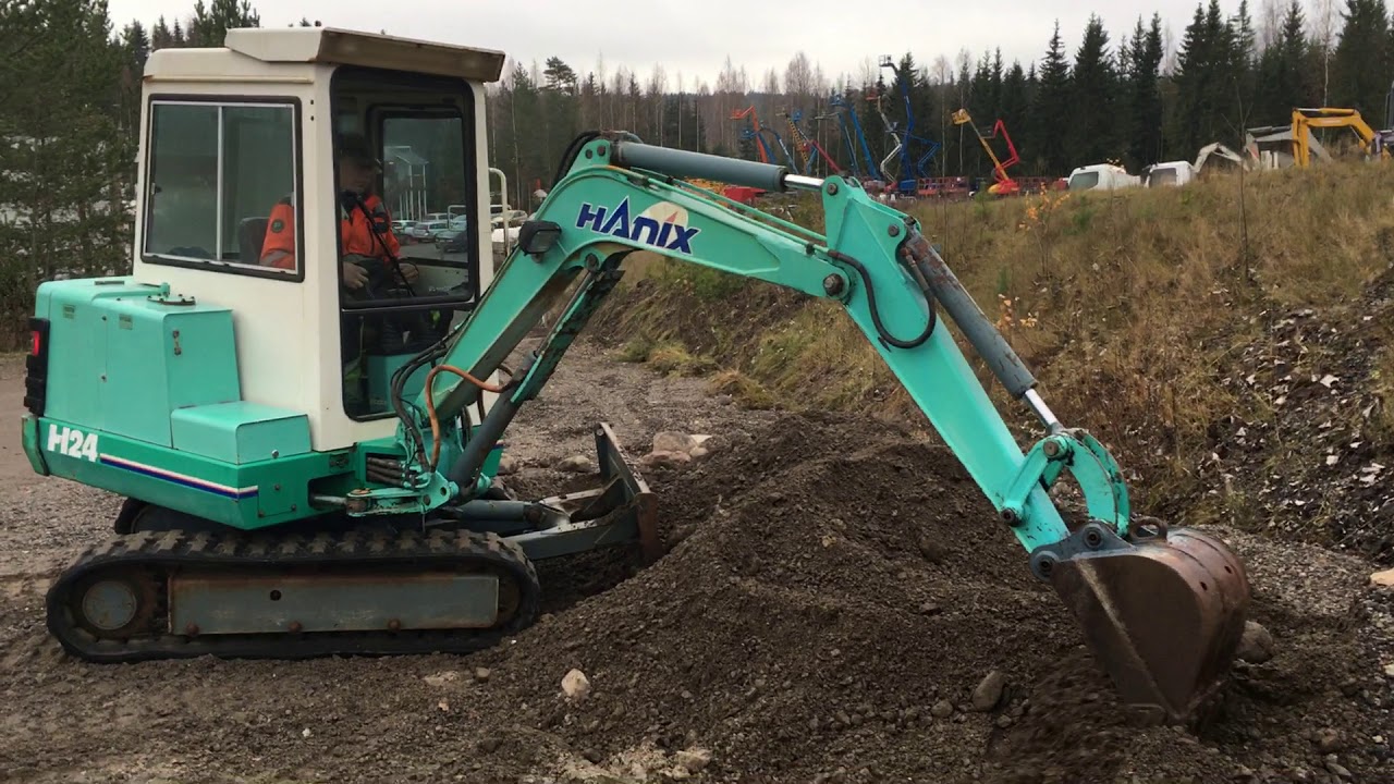 Hanix H24 Kaivinkone - YouTube