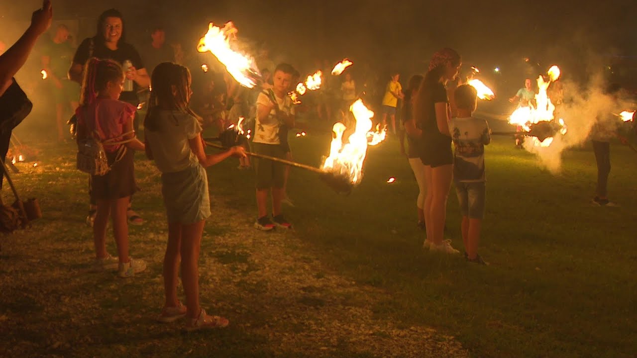 Paljenje petrovskih lila u Lipcu - YouTube