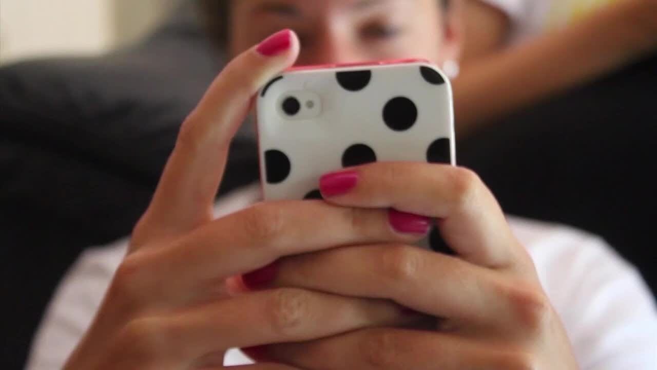 VIDEO: New social media trend dubbed ‘chroming’ raises concern among ...