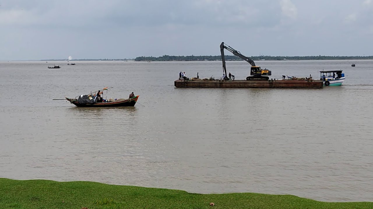 Volvo ec 210 Long Reach : Loading on a Vessel ship - How to load Volvo ...