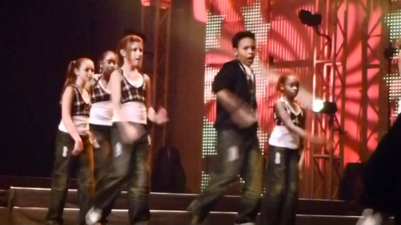Lil' Maxi Luna hip hop recital 2011 - YouTube