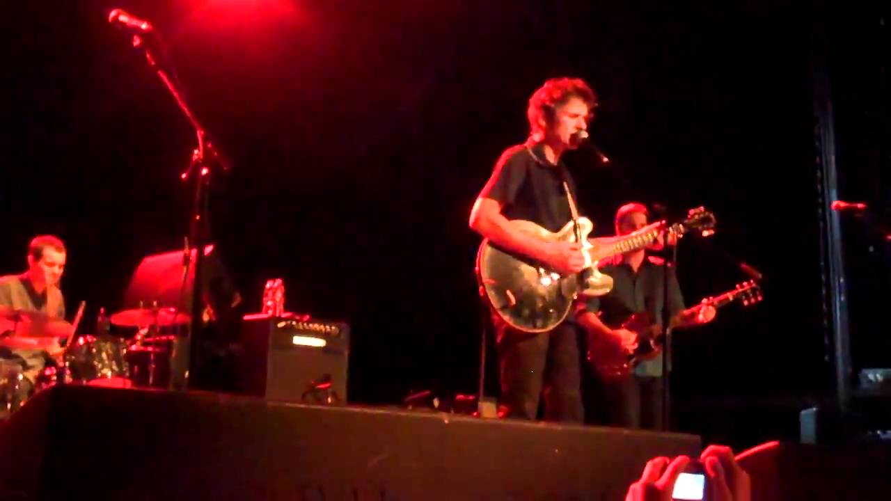 Dean Wareham plays Galaxie 500 "Ceremony" - YouTube