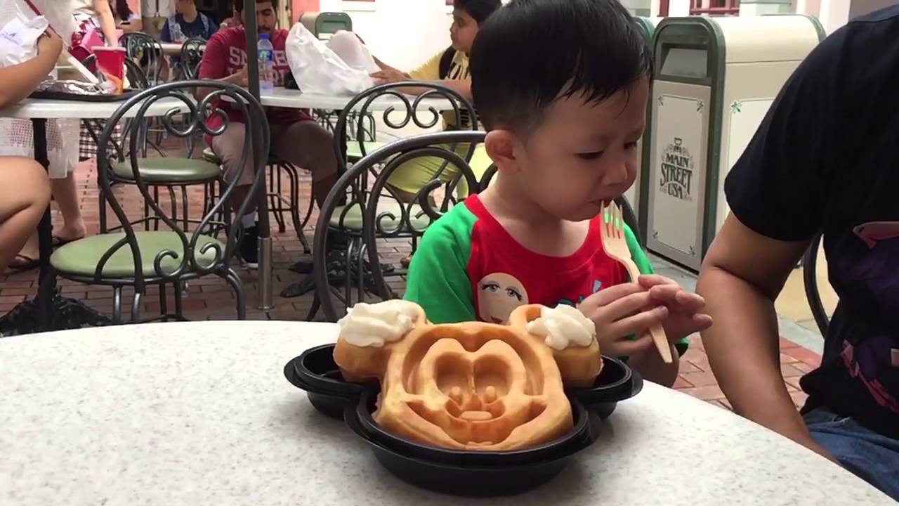 Mickey Mouse Waffle yummy - YouTube