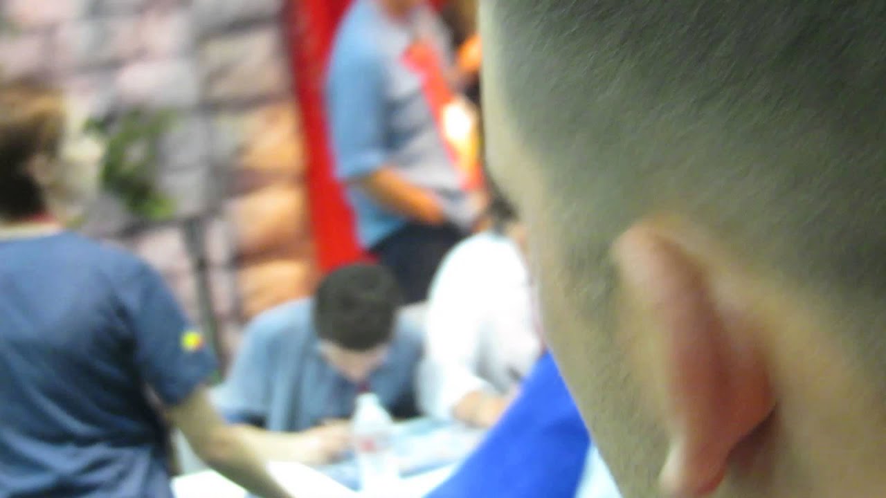 SDCC14 Emilie and Robert at the signing - YouTube