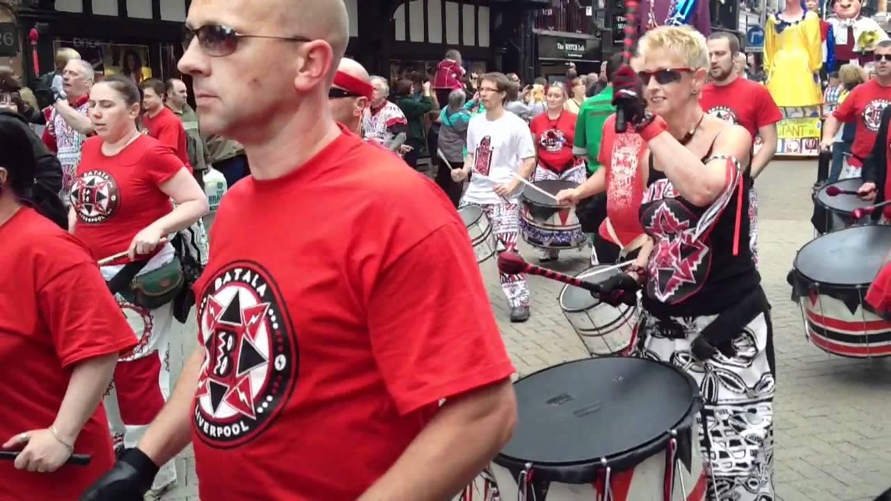 Giant Parade, Chester - YouTube