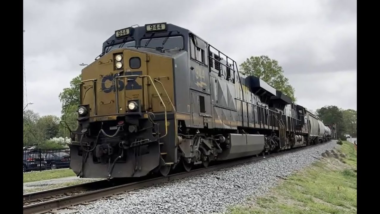 CSX L619 Going through Cary - YouTube