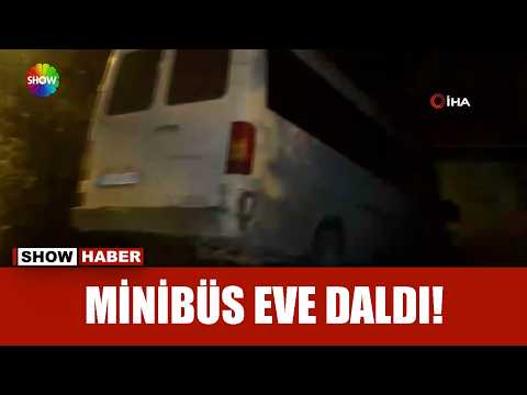 El frenini çekmeyi unuttu, minibüs eve daldı!