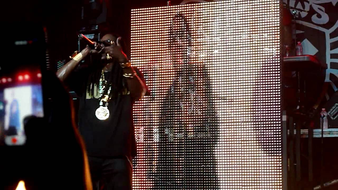 2 Chainz - Birthday Song LIVE!! - YouTube