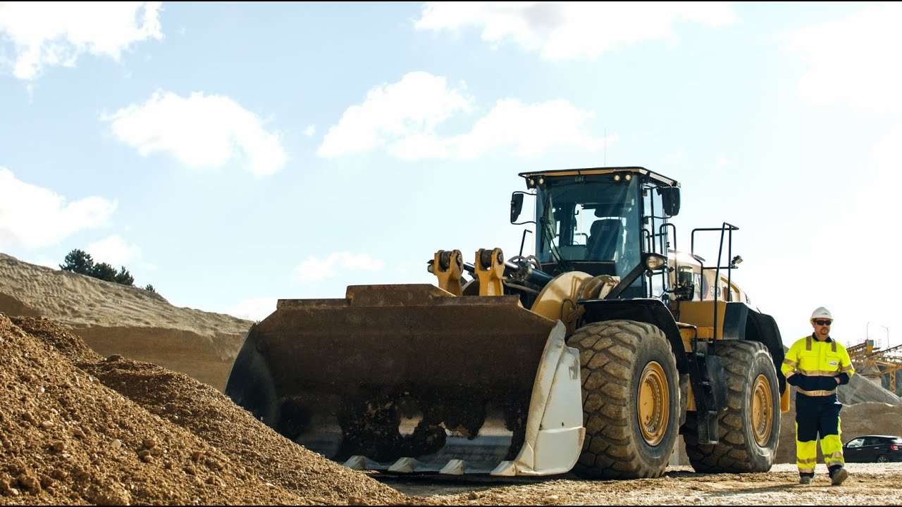 CAT® Radlader 982 XE - Kundenfeedback - YouTube