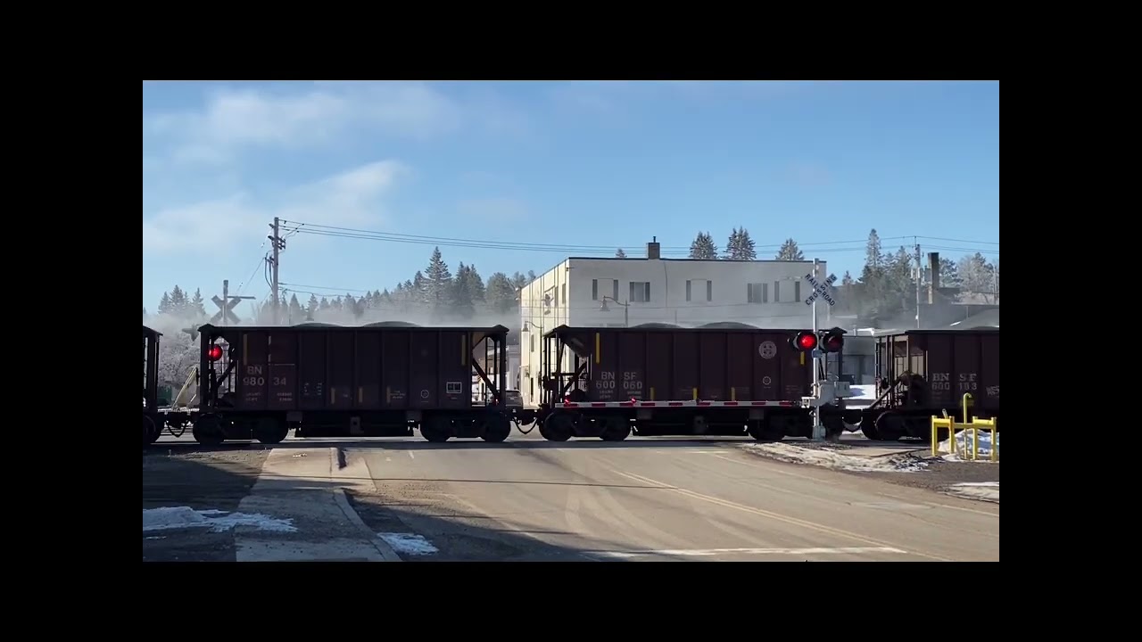 BNSF iron ore train with cool pictures - YouTube