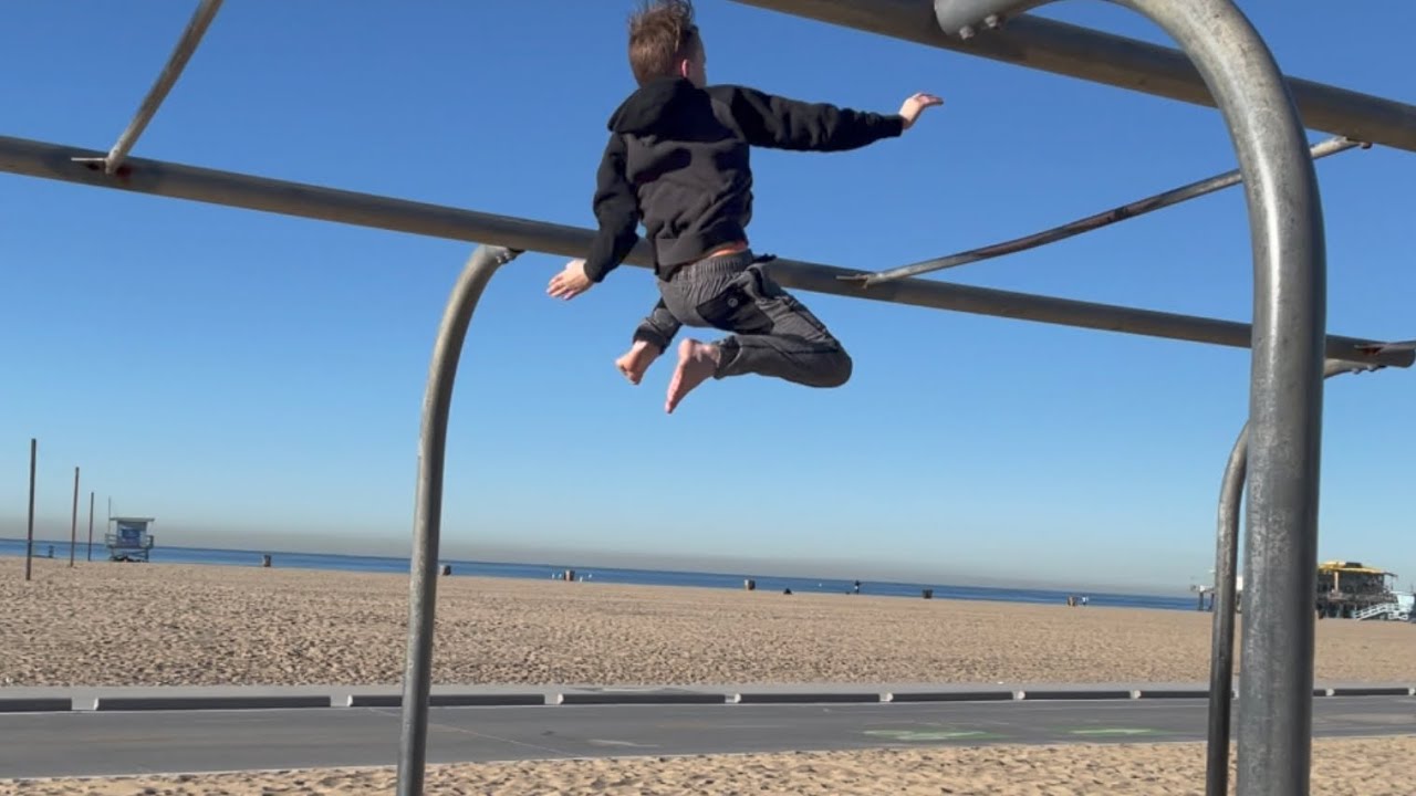 Muscle Beach Ninja Warrior Training Fun - YouTube