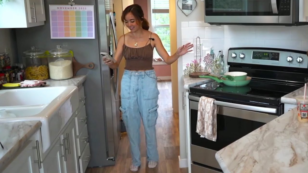 Maya shows how tiny her tiny house is - YouTube