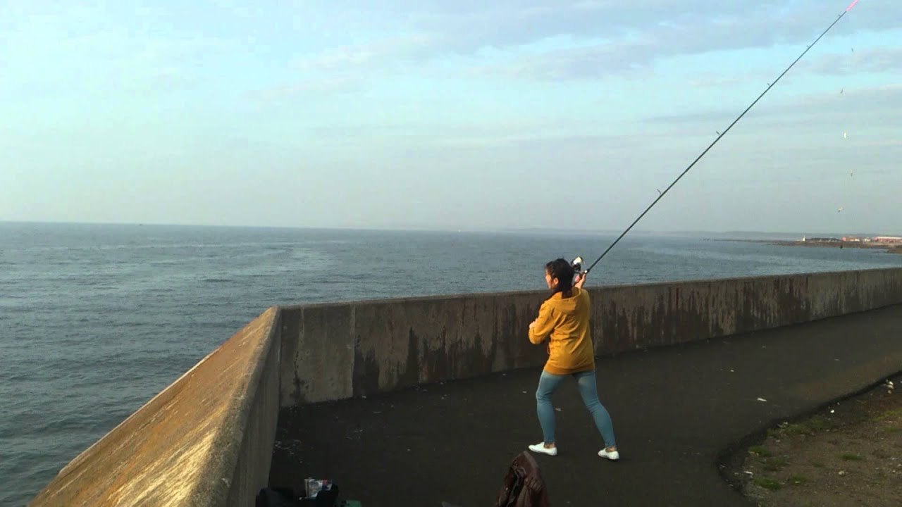 Fishing at cockenzie - YouTube