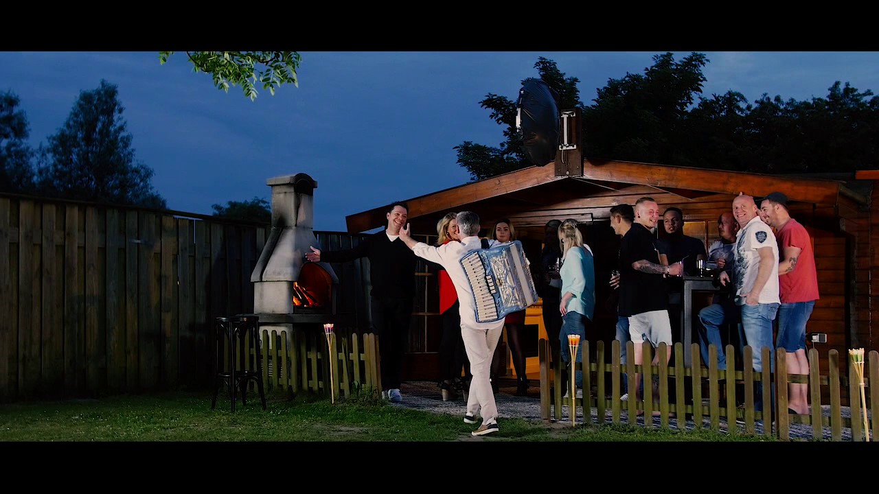 Jay Jay Bauer - Een Doodgewone Jongen - Official Videoclip - YouTube